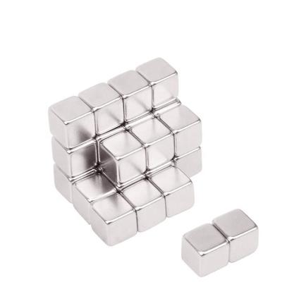Cina Magnete a cubo NdFeB di grado N52 personalizzato per il sistema di gestione ambientale ISO14001 2004 in vendita