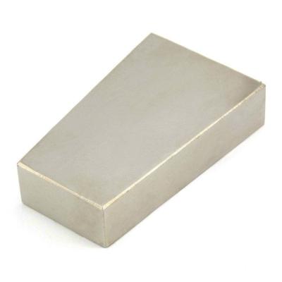 Cina Magnete a cuneo coniato di neodimio permanente personalizzato con tolleranza e dimensione /-0,05 mm in vendita