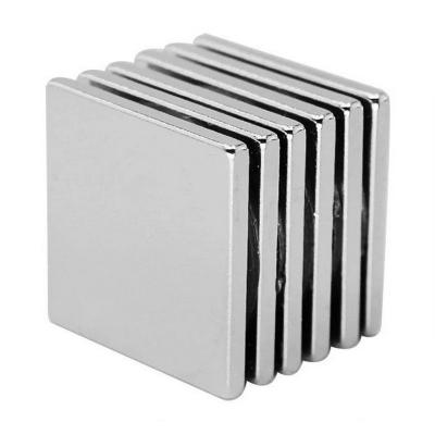 Cina Temperatura di lavoro massima 80°C N52 Magneti al neodimio con rivestimento Ni 50 x 25 x 15 mm in vendita