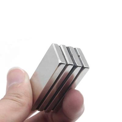 Cina Alta precisione N52 20x10x5mm Magnete a blocco di neodimio permanente Tolleranza di taglio ±0.01mm in vendita