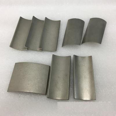 中国 モーター消化用のネオジウム弧磁石 プレートされたSH材料 精度許容量 / -0.1mm 販売のため
