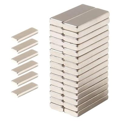 China Imãs de barras de neodímio permanente Imãs NdFeB de terras raras de dupla face 35 x 20 x 5 mm à venda