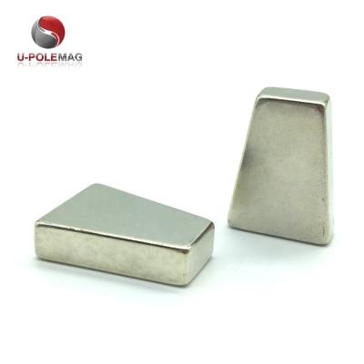 China Dimensão personalizada N48 Neodímio ímã trapezoidal para gerador de vento vibrator de temperatura à venda