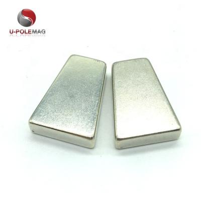 China Dimensão personalizada N48 Neodímio ímã trapezoidal para gerador de vento vibrator de temperatura à venda