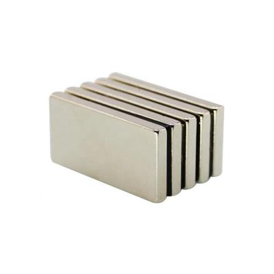 China Magnetos retangulares de barras super fortes de grau N54 através de 20 mm Tolerância de precisão /-0,05 mm à venda