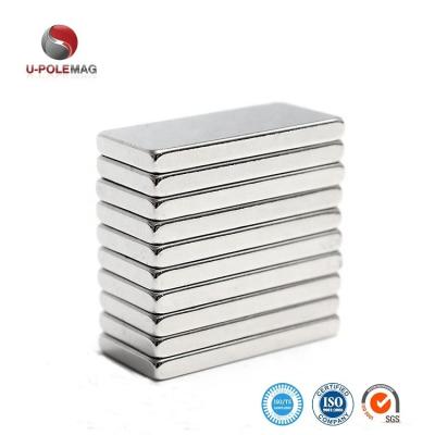 Cina Magnete al neodimio con rivestimento di nichel N52 ad alta Br Magnete rettangolare Superpotenza Magneti a blocco NdFeB in vendita