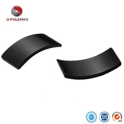 Cina Magneti ceramici a arco di ferrite a prezzi accessibili e durevoli per applicazioni motrici in vendita