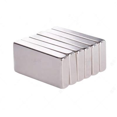 Китай Прямоугольный тонкий магнит 20x10x3 мм 3,3 кг сила для максимальной рабочей температуры 80 градусов продается