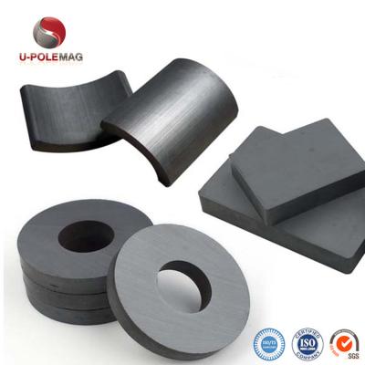 Cina Magneti ferrite rettangolari neri personalizzabili con blocchi industriali forti e permanenti in vendita