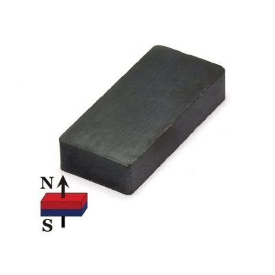 Cina Magneti ferrite rettangolari neri personalizzabili con blocchi industriali forti e permanenti in vendita