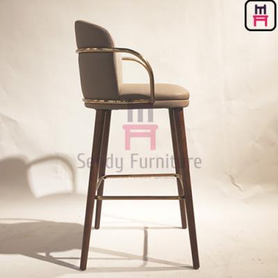 中国 レストランの革背部/足台が付いているステンレス鋼のArmrestsをバー スツール 販売のため