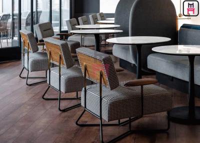 Cina Il plaid 0.7cbm della struttura del metallo ha ricoperto singolo Sofa Chair Wood Armrests in vendita
