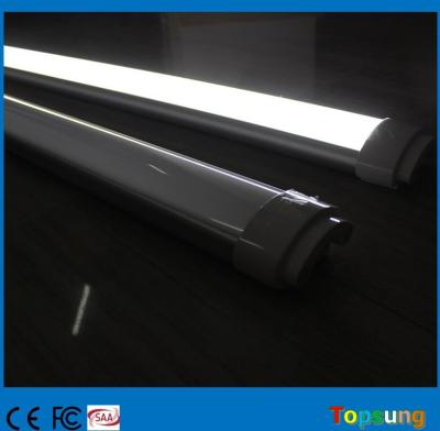 China 5 voet 150 cm geleid lineair licht Tri-proof 2835smd met CE ROHS SAA goedkeuring Te koop