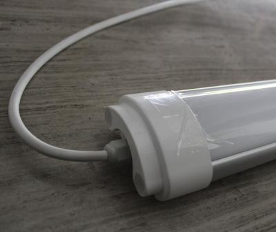 Cina Ip65 5f 60w Legatura di alluminio con copertura PC resistente all'acqua tri-proof LED luce lineare per ufficio in vendita