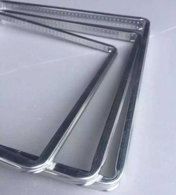Cina Barra spazzatrice in alluminio pieghevole per vetro isolante con servizio di lavorazione a foratura ± 1% in vendita