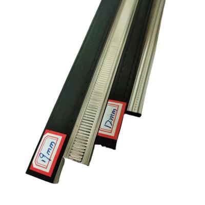 Cina Prime Compound in acciaio inossidabile e plastica spacer bar con scanalatura per vetro isolante in vendita