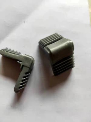 Cina Collegare la barra spazzatrice in alluminio con il connettore di angolo in plastica resistente in nero e grigio in vendita