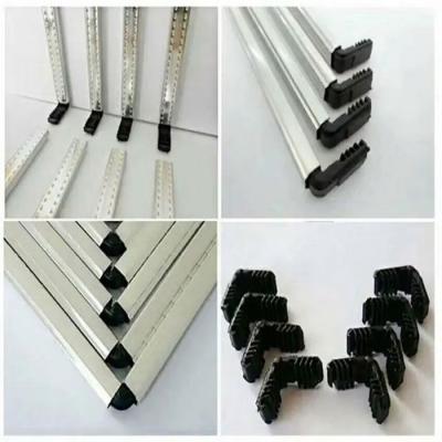 Cina Moderno design facile installazione connettore per angolo in plastica per vetro isolante personalizzato in vendita