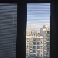 China Multi-Size Selection Aluminium Shutters for Insulating Glass Vertical Opening Pattern for sale