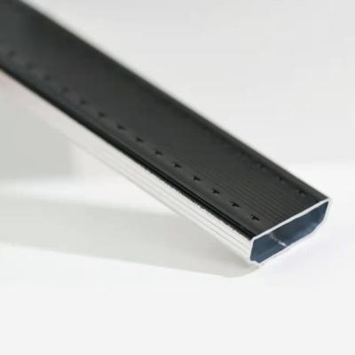 中国 フルーア炭素ブラックペイント 8A 8mm アルミニウム スペースバー ツーブルガラスのドア窓 販売のため