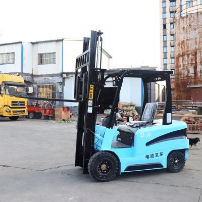 Cina Cina Nuovi carrelli elevatori elettrici a quattro ruote carrello elevatore elettrico da 1,5 tonnellate autocaricabile multifunzione batteria di magazzino batteria di carrello elevatore in vendita