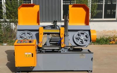 China Dubbele Kolom Hydraulische Type Semi Automatische Lintzaagmachine Te koop