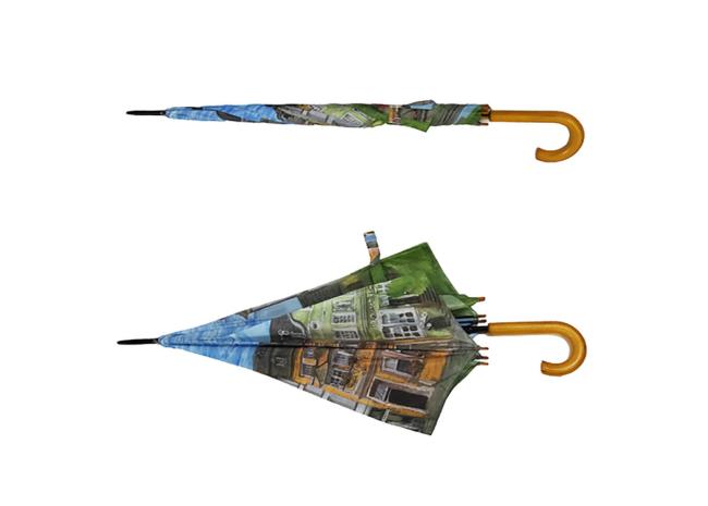 Side view showing the J-shaped wooden handle and black metal frame