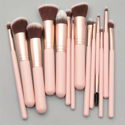 China Smudge Brush Smudge Brush 14pcs Premium Wooden Handle Makeup Set with Synthetic Bristles for  Foundation, Blush, Contour, Eye, and Eyebrow Applica for sale
