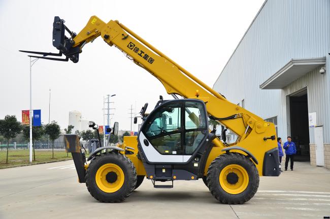 中国XCMG XC6-3514K 3.5トンの側面の積込み機のフォークリフト14のmの小さいtelehandlerの望遠鏡の扱う人の価格