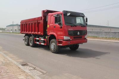 中国 SINOTRUCK エンジンの廃物のコンパクターのトラック、後部積込み機のごみ収集車 販売のため