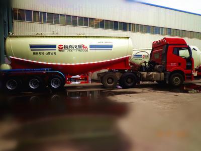 Cina Cemento materiale Bulker degli assi dell'autocisterna 3 di trasporto della polvere con volume 60CBM in vendita