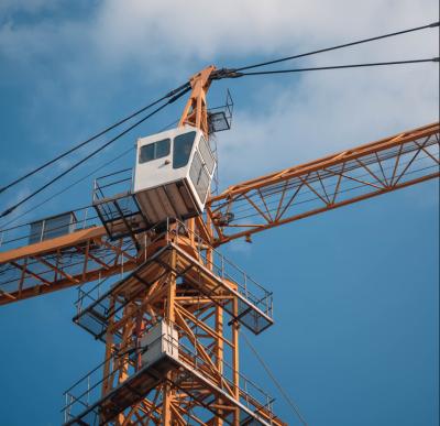 中国 Sinocorp Customized Height And Color 6 Ton Hammerhead Tower Crane For High Rise Construction 販売のため