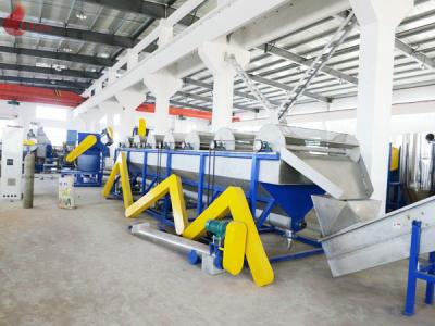 Cina Automatico pieno a macchina di riciclaggio di plastica dello spreco dell'acciaio inossidabile, film che ricicla macchina in vendita