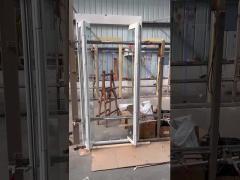 自動折りたたみドア