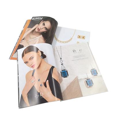 Cina Carta patinata di lucentezza di servizi di stampa della rivista di moda 250gsm 300gsm in vendita