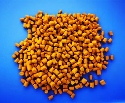 Китай Лепешки желтой пластиковой концентрации Masterbatch 20% цвета Moldable пластиковые продается