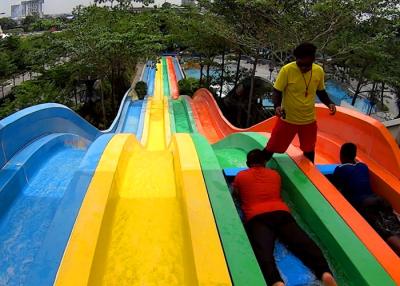 Cina Attrezzatura all'aperto divertente del gioco dell'acqua di divertimento dei grandi acquascivoli adulti al suolo piani in vendita