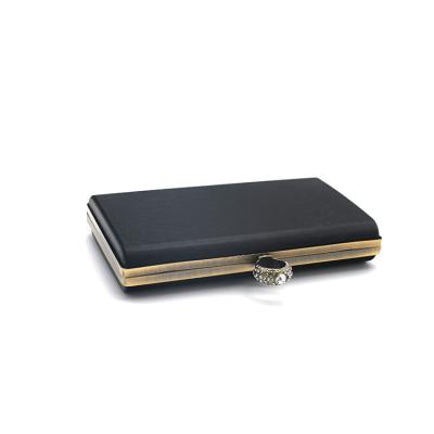 China Ring Clasp Rectangle Clutch Frame de encantamento com laços da corrente à venda
