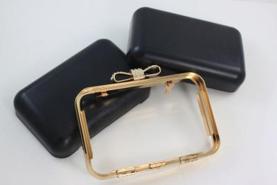Cina La borsa di plastica del catenaccio dell'arco del cristallo di rocca incornicia la struttura della frizione del metallo dell'oro in vendita