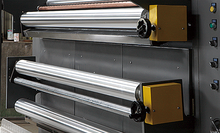 Curly device mechanism for paper roll slitter