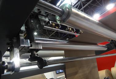 중국 커스터마이징 가능한 종이 롤 절단 기계 1450mm 길이 고 정밀도 및 속도 판매용