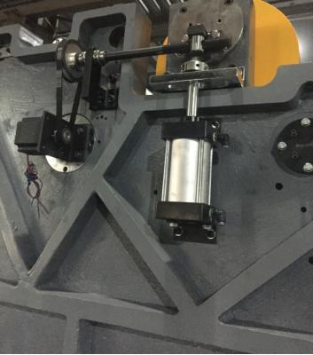 Cina 300 m/min Macchina di taglio per rotoli di carta C1400B-2 Rulli 1450 mm Lunghezza Funzionamento regolare in vendita