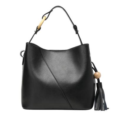 China Cowhide Handbags Fashion Bucket Bag Simply Daily Lady Shoulder Bag with Tassel for sale