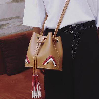 China Tassel Handbag PU Leather Handbags Bucket Bag for Female for sale