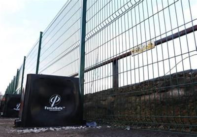 China welded wire mesh fence / PVC coated wire fence panels/ powder coated wire fence panel for sale
