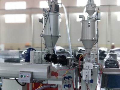 中国 溶接のプラスチック管の放出機械/PEX AL PEXの管の生産ラインを重複して下さい 販売のため