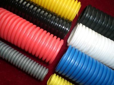 Cina Il tubo ondulato a parete semplice di rendimento elevato a macchina/ha ondulato la linea dell'estrusione del tubo in vendita