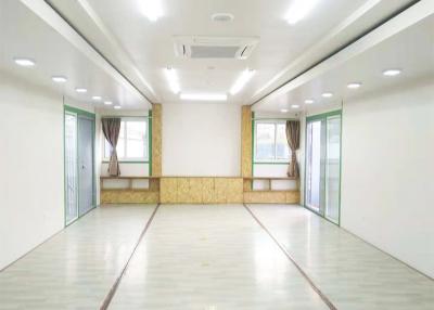 China Double Side 70m2 Modified Shipping Container 40HC Expandable Container House for sale