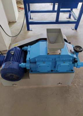 Cina Piccolo frantoio a doppio rullo da 1500 kg/h ad alto utilizzo di energia in vendita