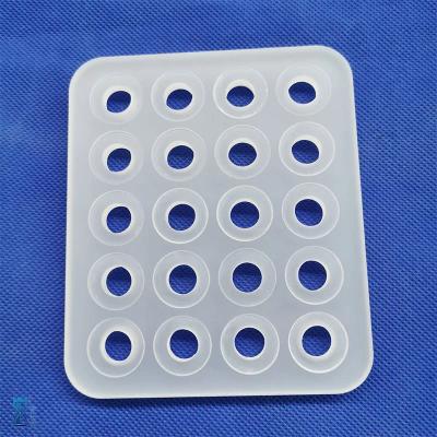 China Professionelle, auf Wunsch angefertigte, opaque, perforierte Quarzplatte, hochtemperaturbeständig zu verkaufen